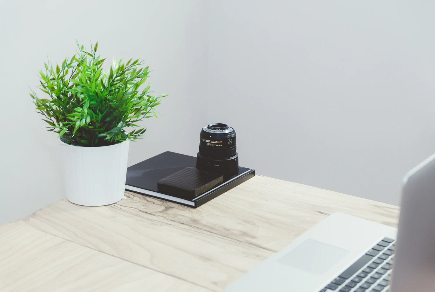 How to create a perfect work corner? - ZOMG! Candy