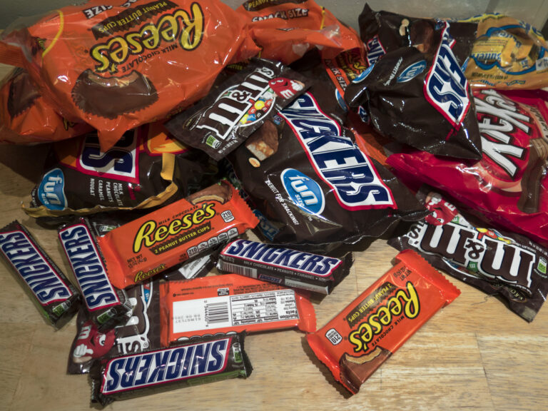 22 Popular Candy That Start With R